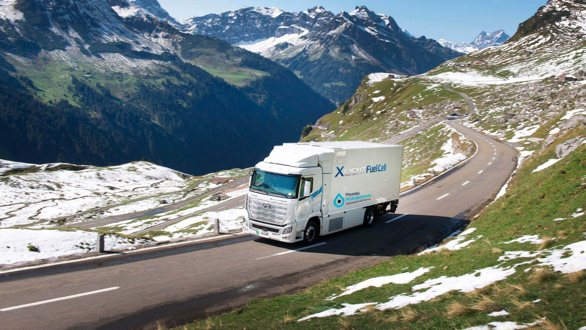 Hyundai Delivers First 7 XCIENT Hydrogen Trucks to Switzerland